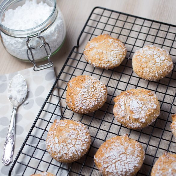 Almond Cookies | The Girl Loves To Eat