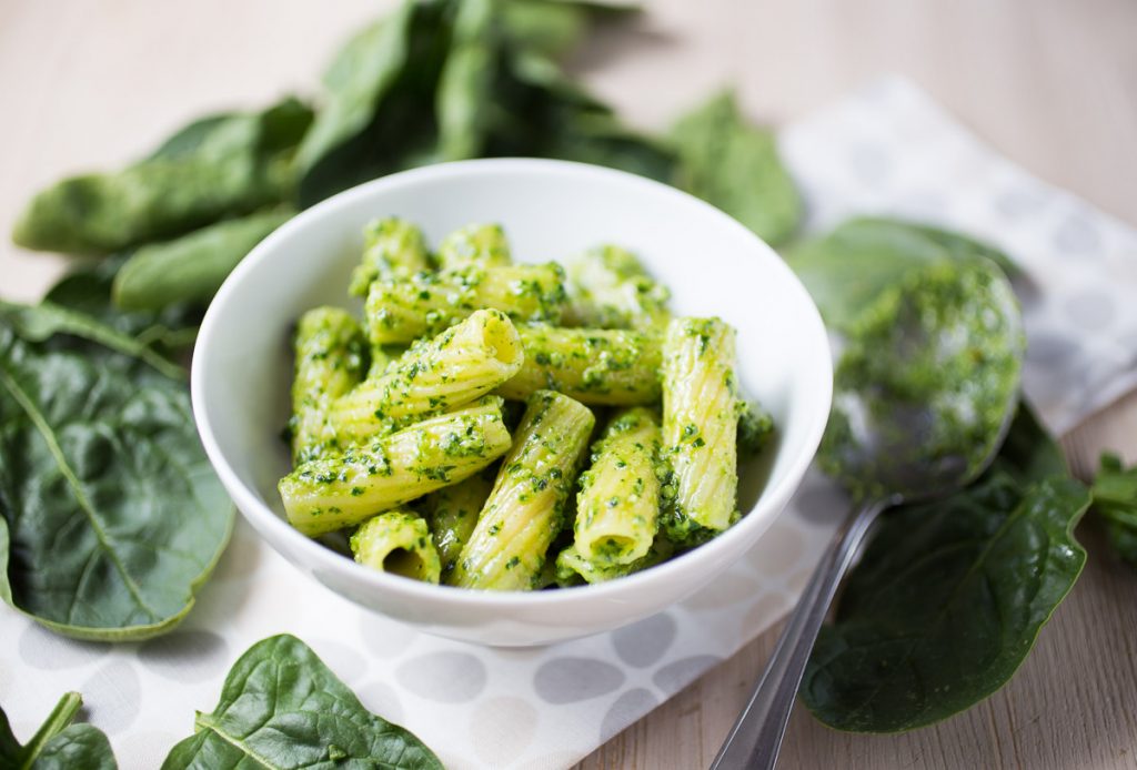 Rigatoni With Spinach And Walnut Pesto The Girl Loves To Eat